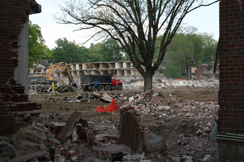 old Dixie Homes demolished in Memphis – The Chief Organizer Blog